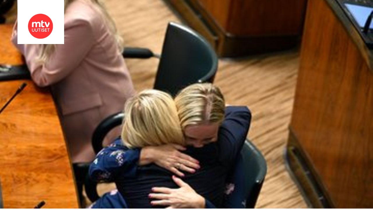 Mari Rantanen ja Riikka Purra halasivat toisiaan | MTV Uutiset