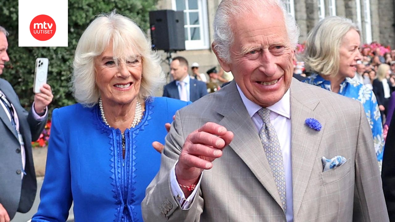 Prinssi George, prinsessa Charlotte ja kuningas Charles käyttävät ...