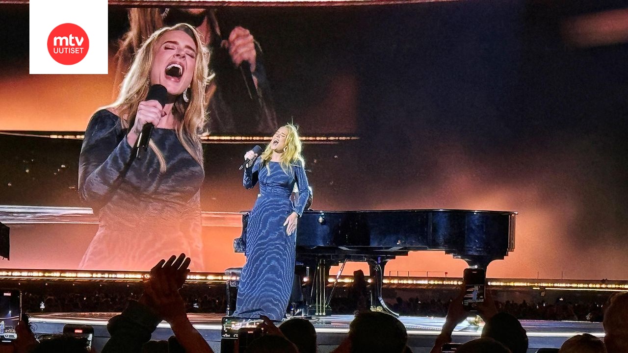 Adele kommentoi Rachael "Raygun" Gunnin esitystä kesken konsertin | MTV ...