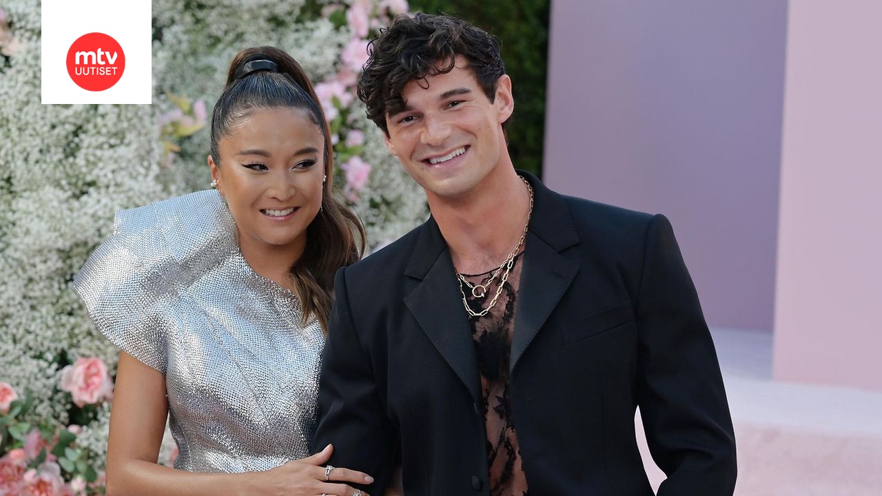 Nämä Emily in Paris -sarjan tähdet seurustelevat myös oikeassa elämässä ...