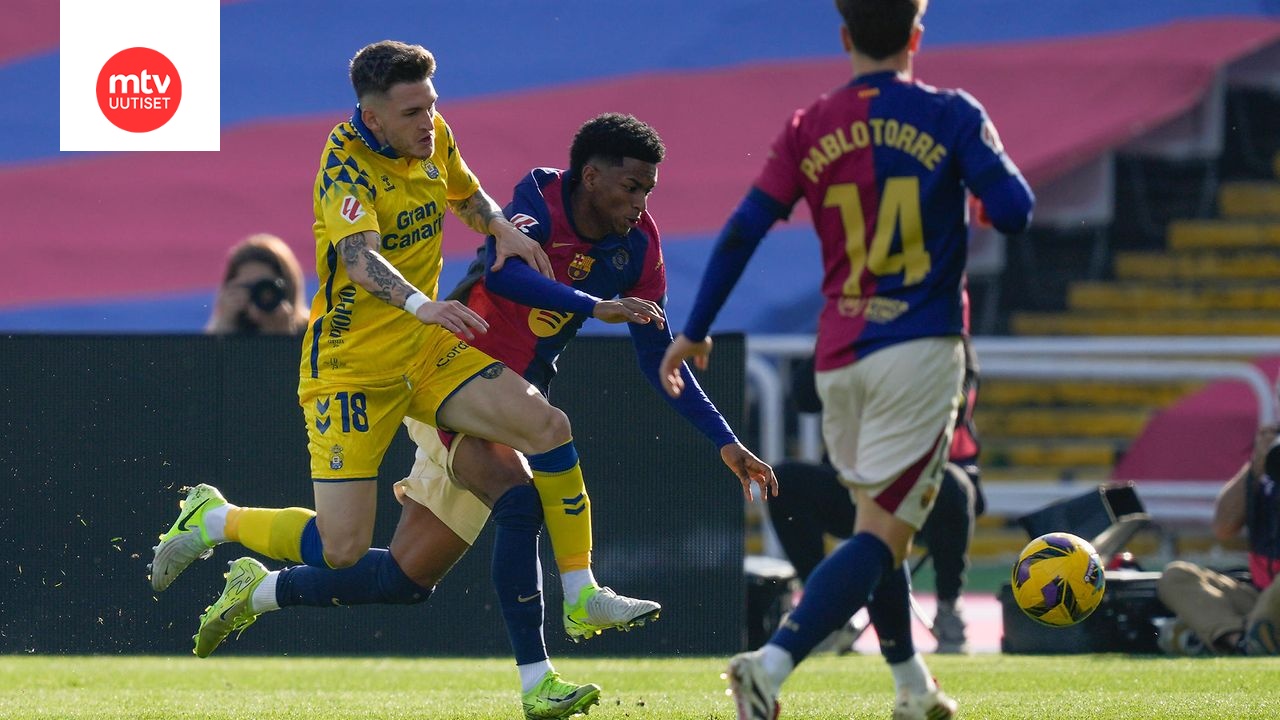 Pelottava loukkaantuminen: Barcelonan Alex Baldé yski ...