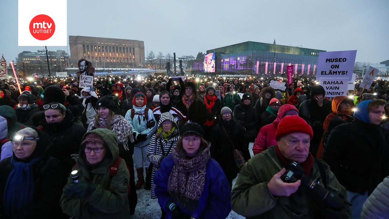 Järjestäjien mukaan adressiin kerättiin yli 90 000 allekirjoitusta ...