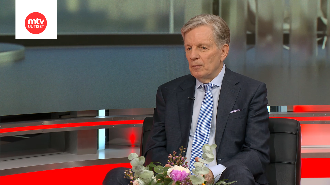 Entinen pääministeri Esko Aho osti talon yrityksensä rahoilla | MTV Uutiset