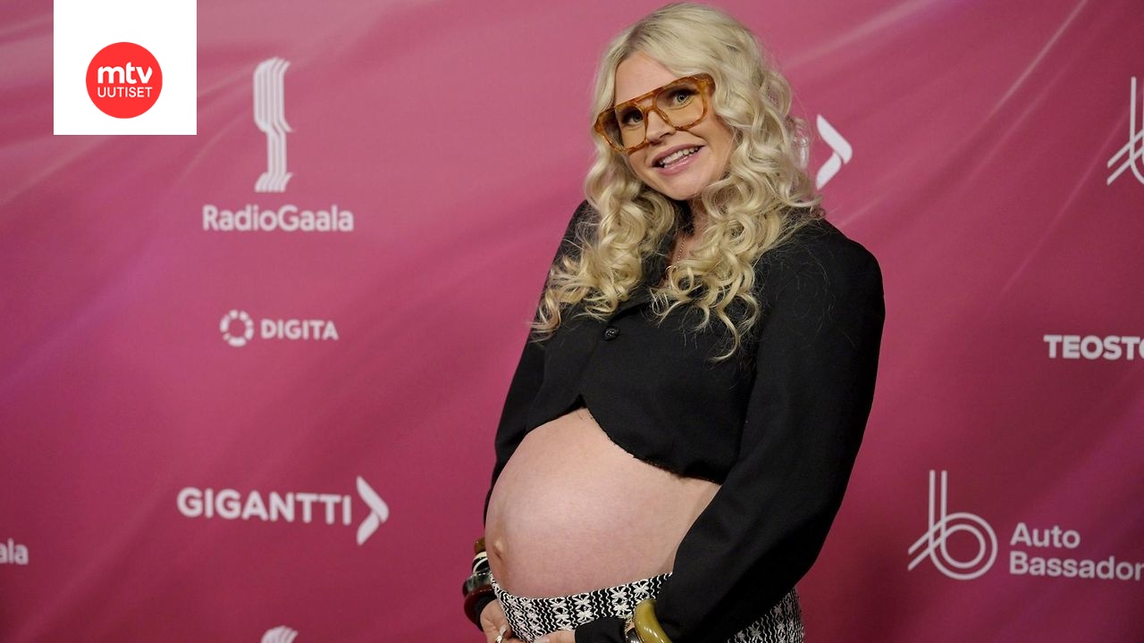 Tytti Junna sai ilkeitä kommentteja gaala-asustaan: "Miten maha voi ...