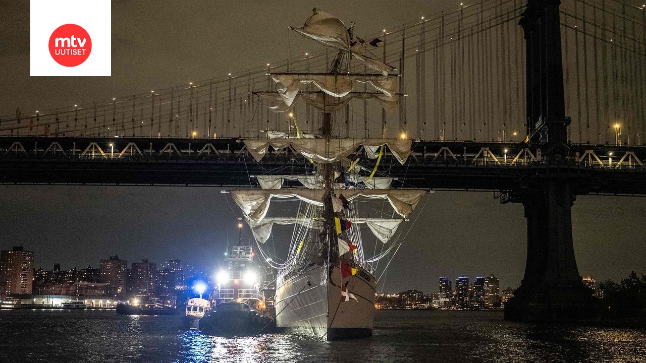Meksikon laivaston alus törmäsi siltaan New Yorkissa | MTV Uutiset