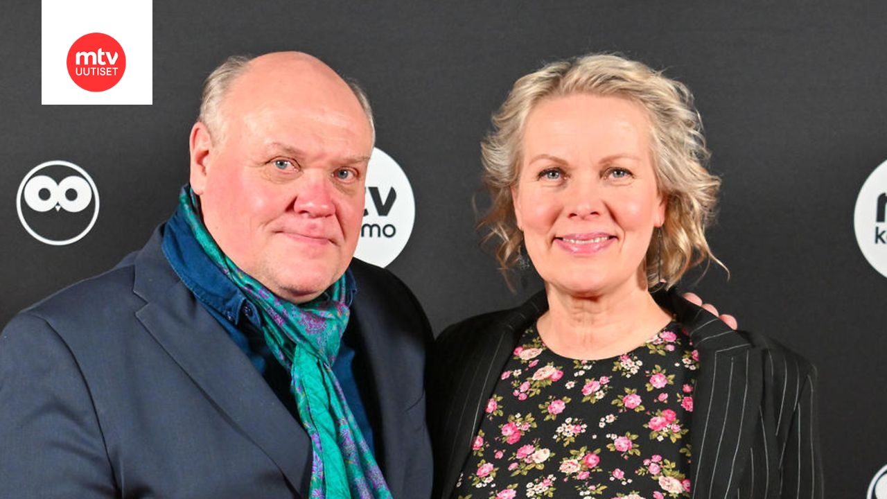 Hannu-Pekka Björkmanin ja puoliso Nina Honkasen kotona jutellaan paljon ...